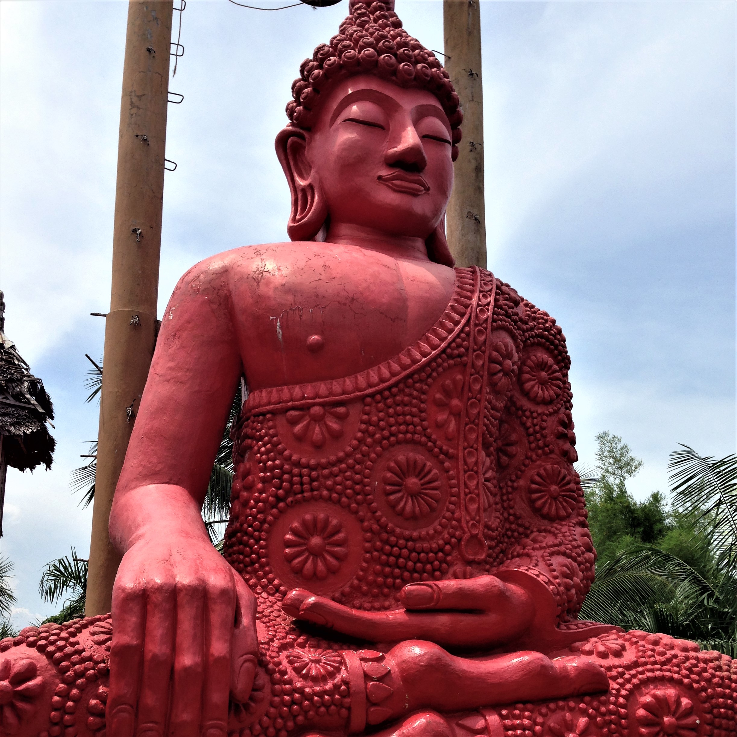 Wordless Wednesday :The wonder of Red Buddha – justbluedutch