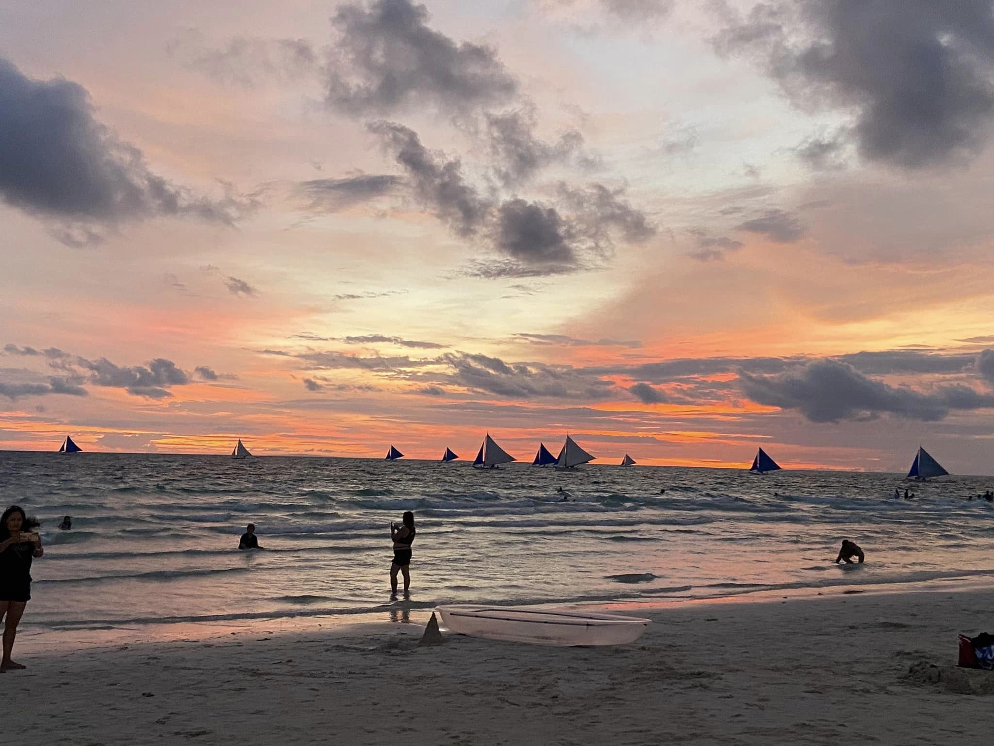 Enigma of the Paraw Sunset – justbluedutch